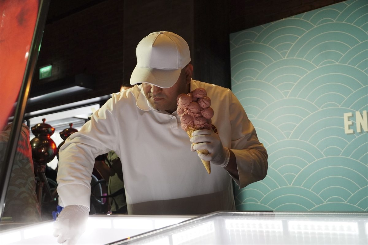 Kahve Dünyası, dondurma ustası Gökhan Şahin ile Guinness World Records ...